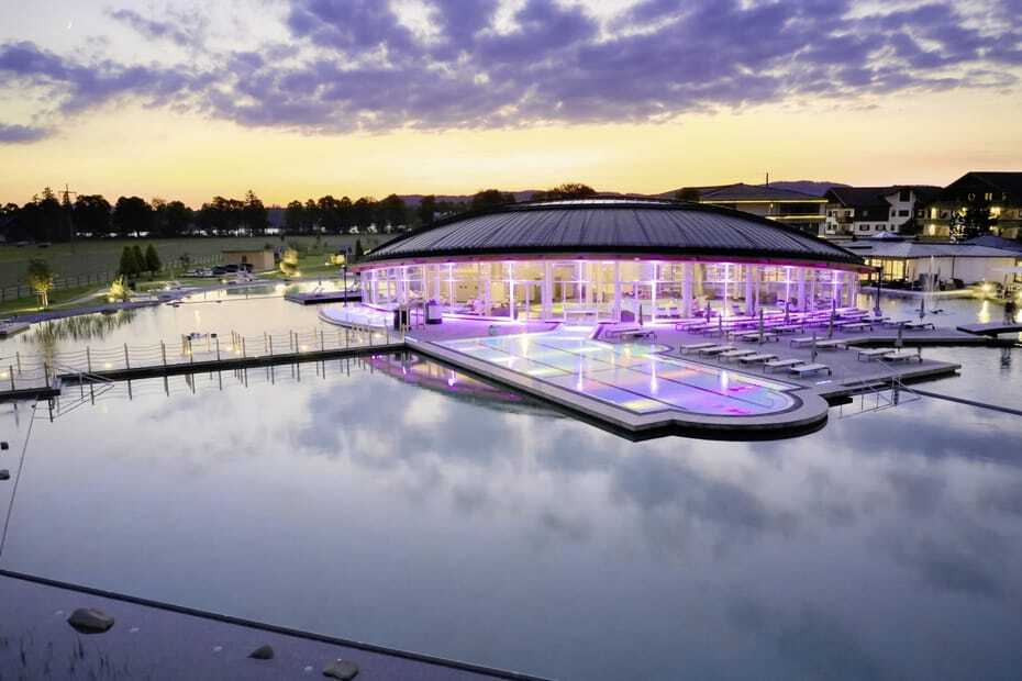 Stilvolle Sport Und Wellnesspark Ebenbild